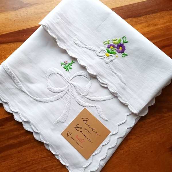 Eco friendly cotton white bow embriodered table runner small at ₹1550 ...